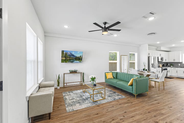 Cozy Townhouse -20 Mins From Downtown - Houston, TX