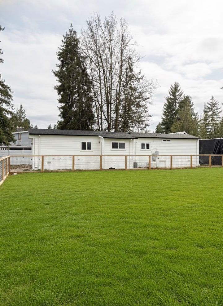 Private Farm House On 3 Acres Close To Thunderbird - Aldergrove