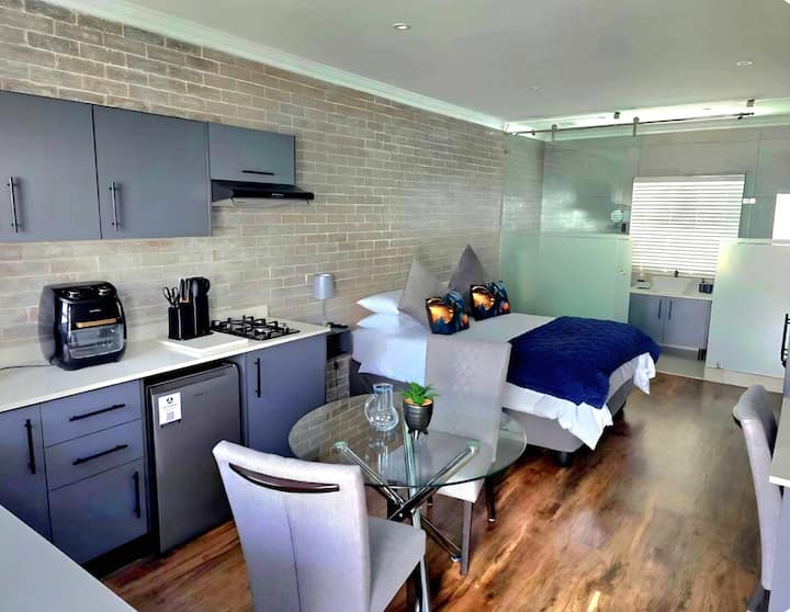 Studio 4 Centrally Located @ Black Eagles Rest - 蘭戈班