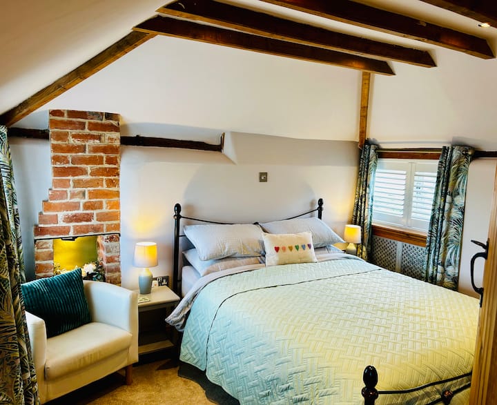 Dog Friendly Cottage With Garden & Riverside Views - Tewkesbury