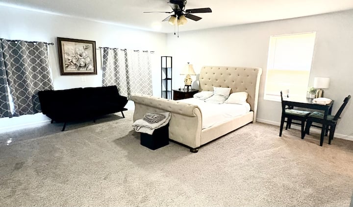 Spacious Room With Private Bath - Irving, TX