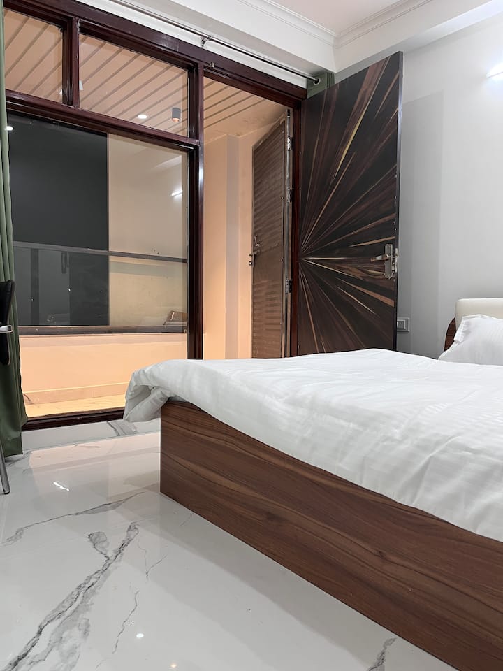 Apartment Nr Airport Southdelhi - New Delhi Indira Gandhi Airport (DEL)