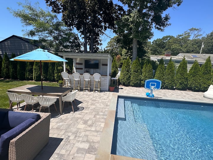 Great Family House With Pool &
Walk/bike To Town - Eastport, NY