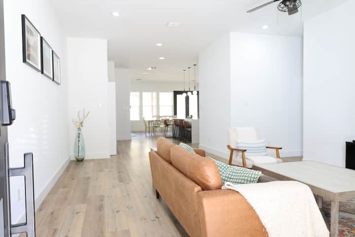 Stonewood Escape *King Size Suite* - Bastrop, TX
