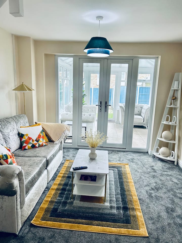 Holiday Home With Parking , Near Colchester Zoo - Colchester