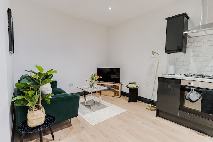 Charming & Cosy 2br, Onsite Parking, Fast Wifi - Leeds