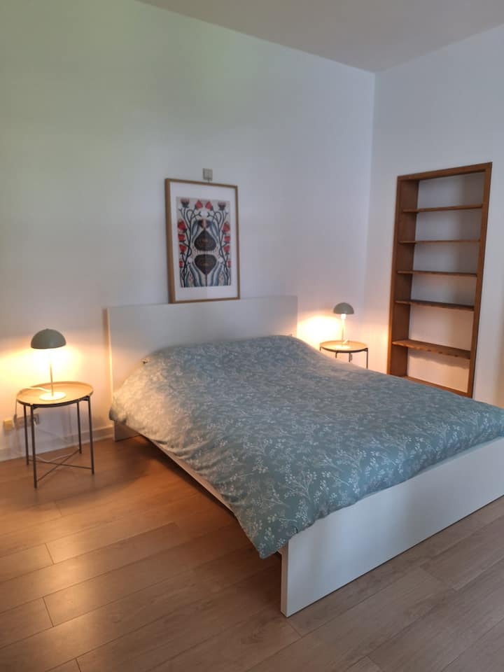 Grande Chambre Au Calme à Deux Pas De La Gare - Courcelles