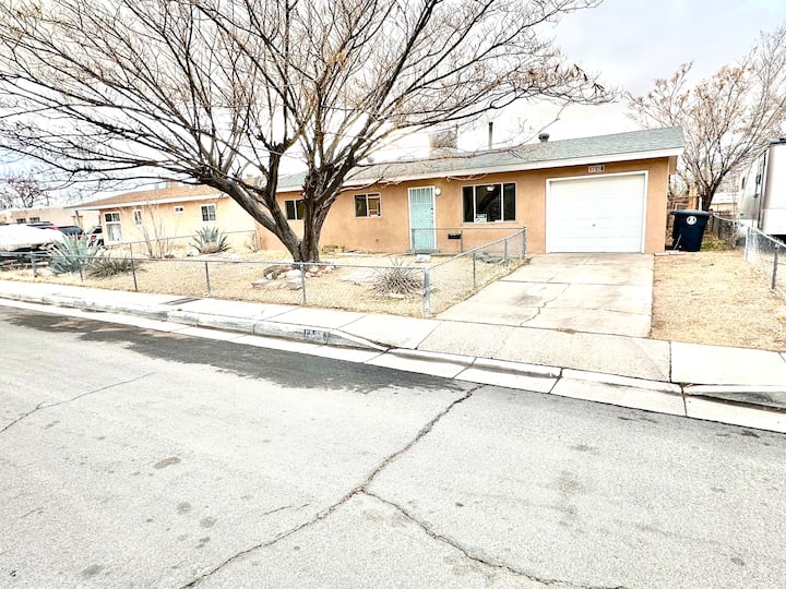 Relaxing & Charming Home. - Albuquerque, NM