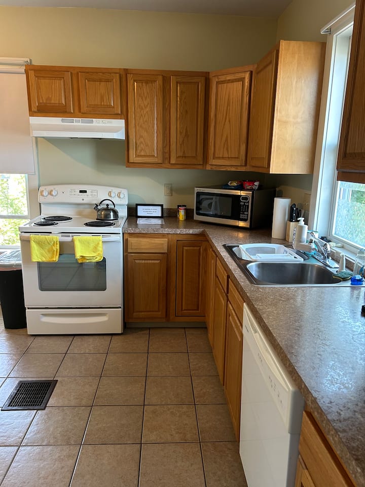2nd Floor Private Bnb @ Center Of East Longmeadow - Springfield, MA
