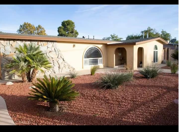 Nice, Quiet House  2 Bed/2 Bath  1 Gbps Internet - パームデール, CA