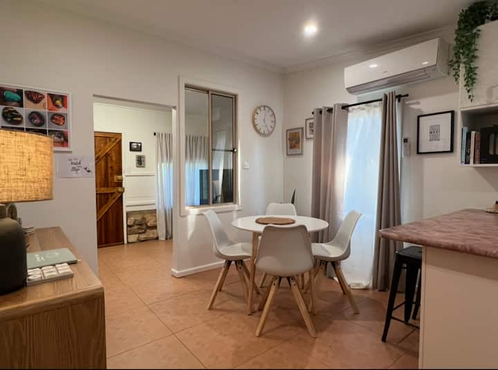 The Miners Cottage 
On Nettleton Lightning Ridge - Lightning Ridge