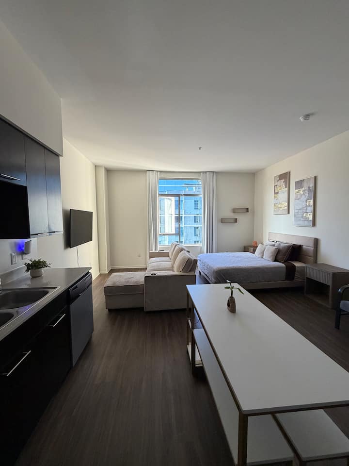 Luxury Minimalistic Home Wdfreeparking0cleaningfee - West Hollywood, CA