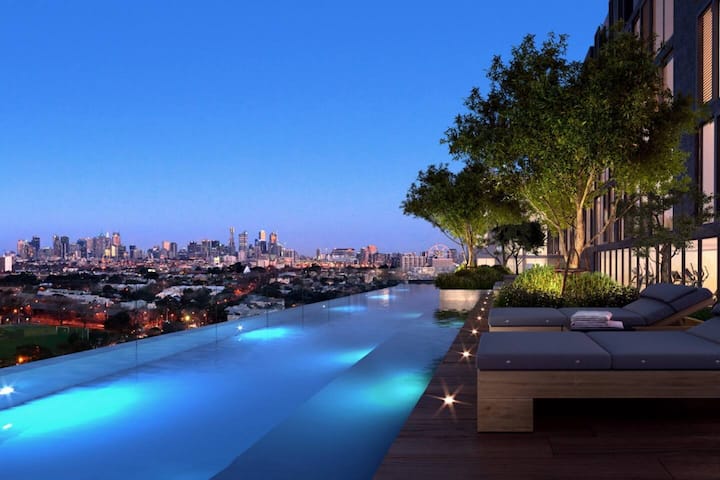 World-famous Racecourse Views With Pool Gym & Park - Tottenham