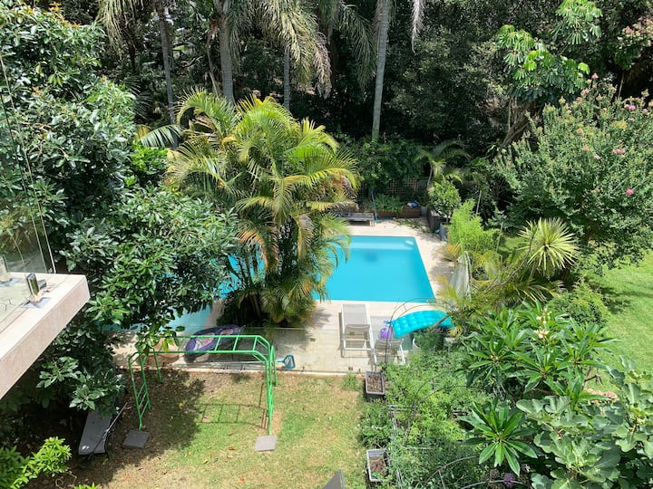 Resort Living! Large Pool - Close To City, Beaches - Randwick
