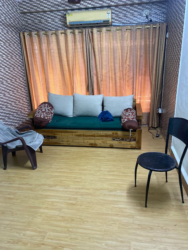 Cozy One-bedroom Flat - Kalyan
