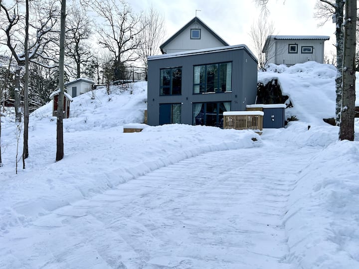 2 Våningar Med Full Takhöjd - Gustavsberg