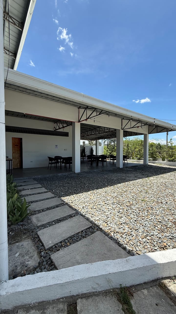 Hotel Near Mapanuepe Lake - Castillejos