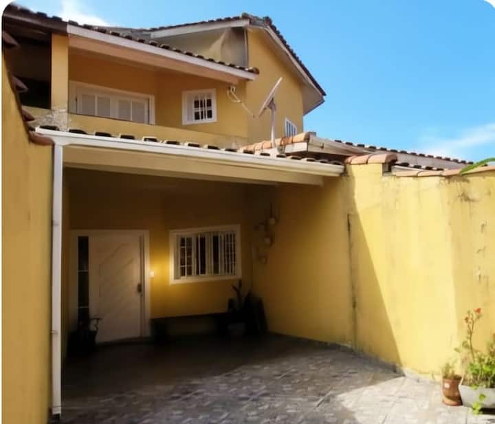 Sobrado Espaçoso A 800 M Da Praia  E Do Centro - Peruíbe