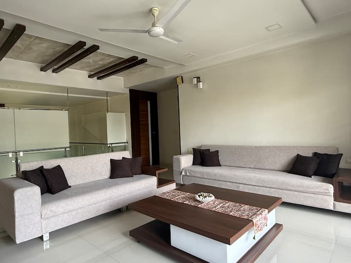 Ultra-luxurious 3bhk (1st Floor Of Bungalow) - アフマダーバード