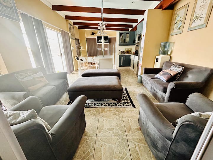 Modern Guesthouse For 6 - Pietermaritzburg