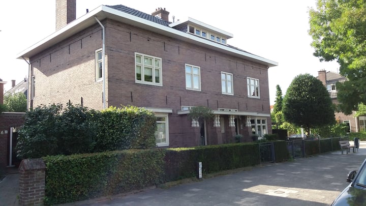 Grote Kamer In Gedeeld Herenhuis - 愛因荷芬