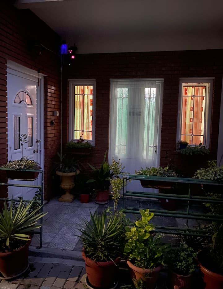 Charming Lakeside Stay - Pogradec