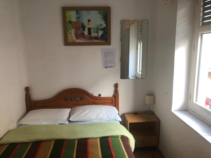 Habitación Muy Pequeña Para Una Persona - Málaga