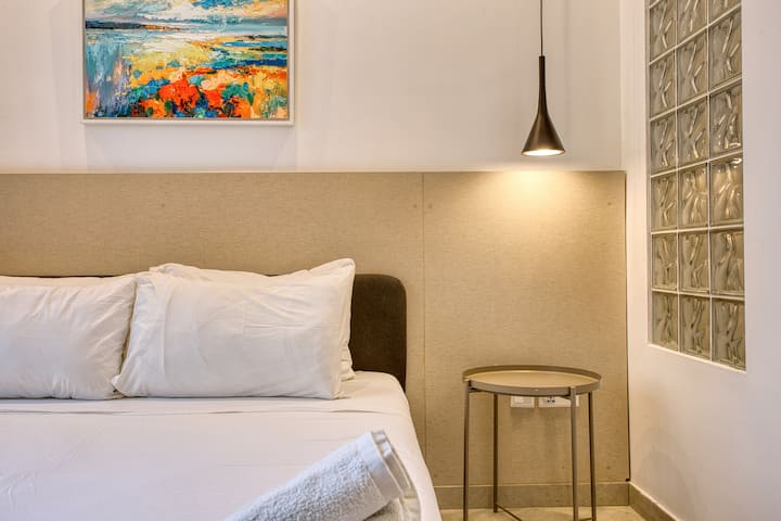Modern Sliema Stay | Walk To Shops & Promenade - Valletta
