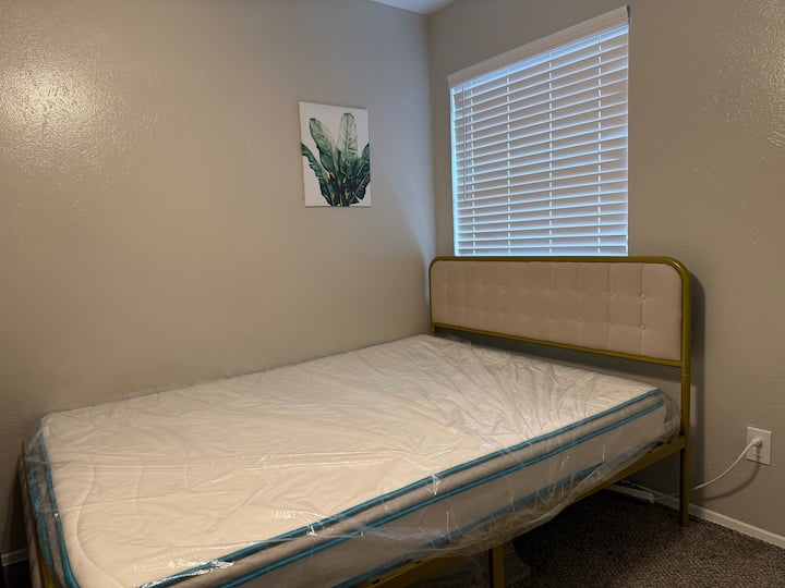 One Private Room, Shared Bath - DeSoto, TX
