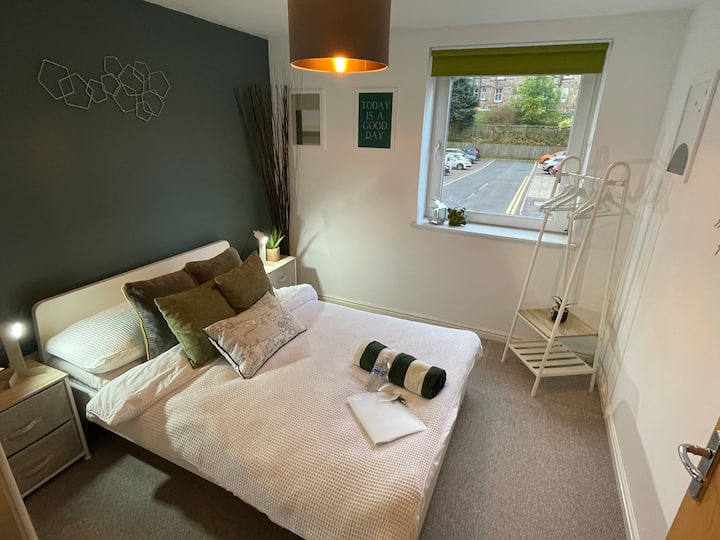 Clean, Private Double Room, Home Share With Fraser - Edinburgh