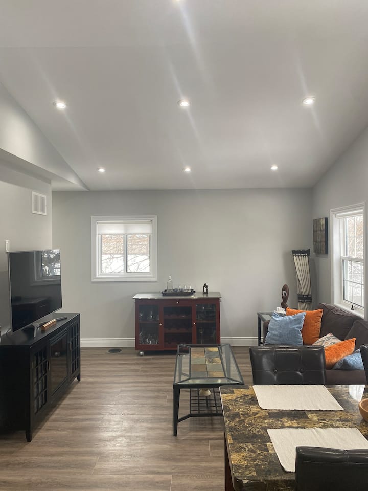 Downtown Brampton Garden Suite - Brampton