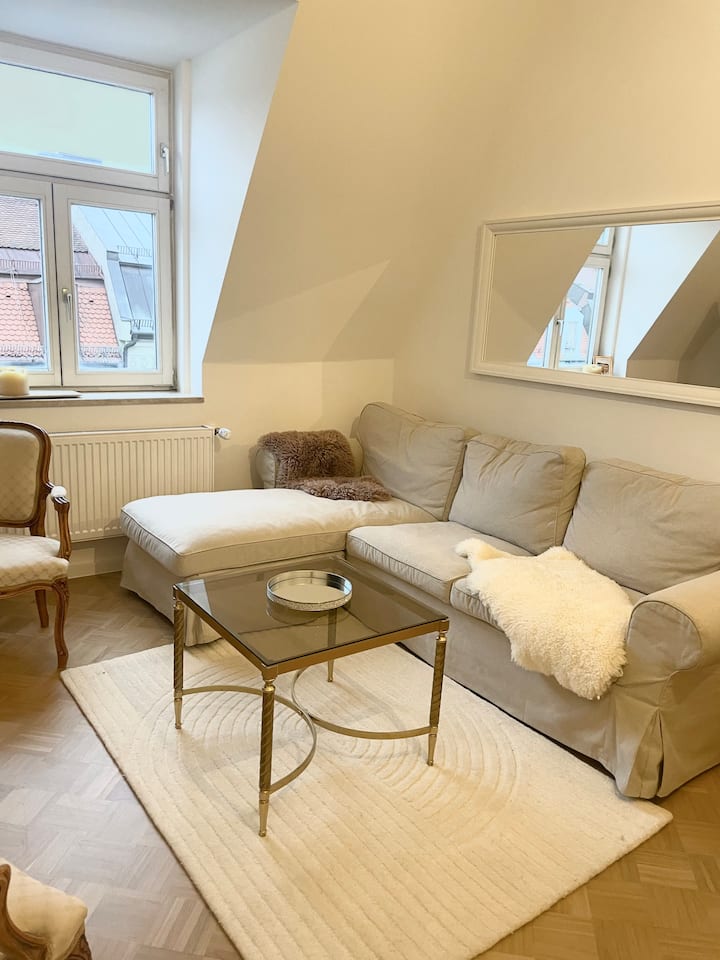 Spacious, Fully Renovated And Luxurious Flat - Unterföhring