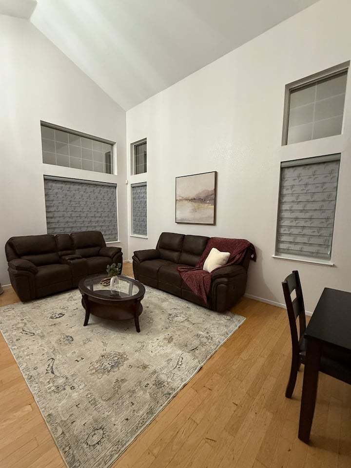 Expansive 5-bedroom Haven With Gourmet Kitchen - Tracy, CA