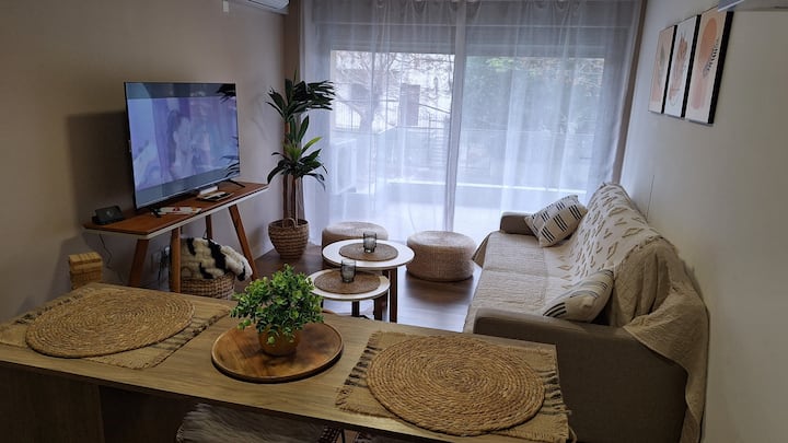 Condominio En Pocitos, Piscina, Gym Y Lavadero. - Montevideo