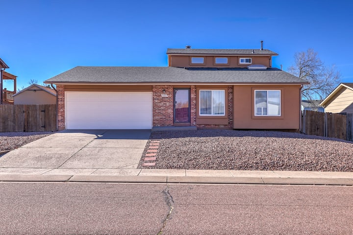 Comfortable 3b/2b Family Home - Near Cos Airport - Colorado Springs, CO
