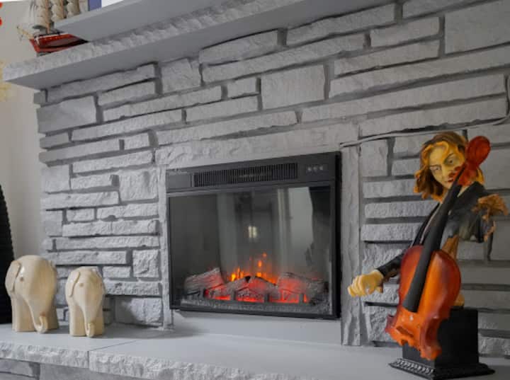 Lavish & Cozy Basement - Ontario