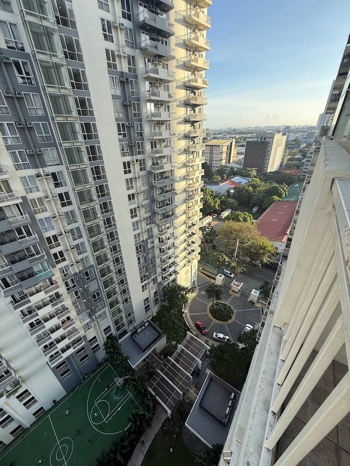 Beth's Place With Balcony - Pasig