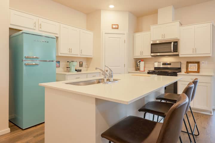 Modern Salem Home - Salem, OR
