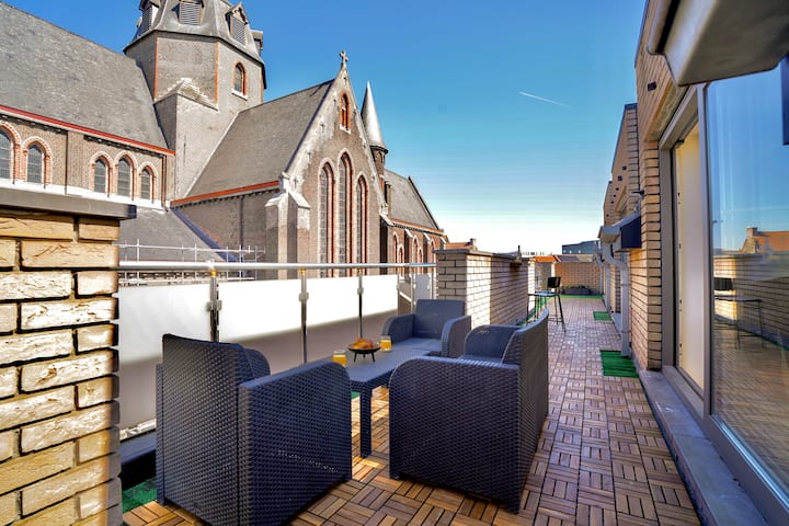 Penthouse With A Neo-gothic Parish Church View - Gandawa