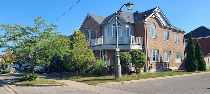 Two Bedrooms In The Basement With Light Breakfast - Ajax