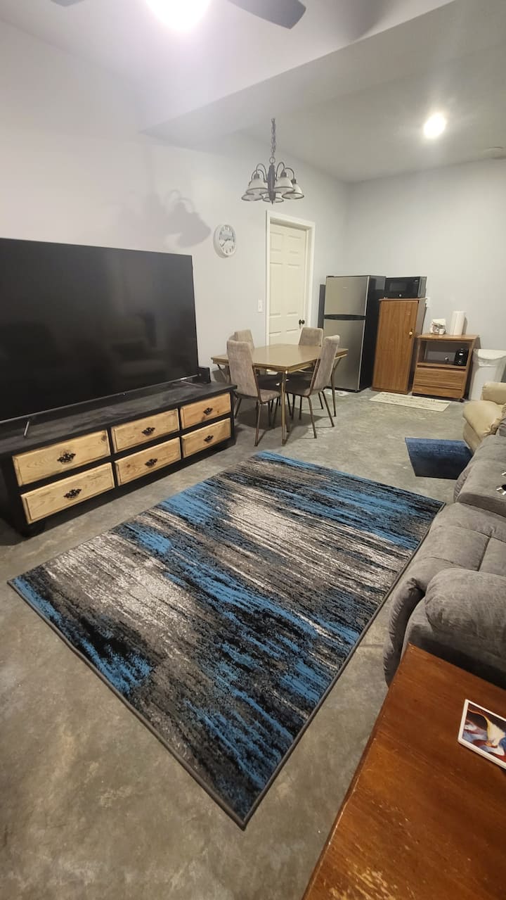 Quiet Basement Get Away. - Kansas (State)