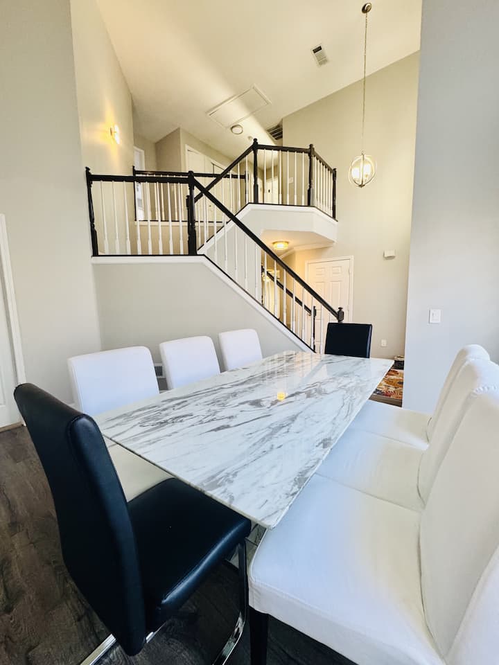 Charming 4br Gas South,i-85/i-316,spacious Parking - Lawrenceville, GA