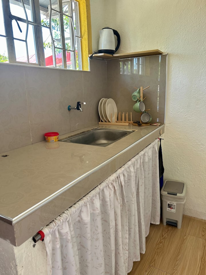 3 Ed's Transient Home | Ac+kitchen, Bath & Wifi - Dingalan