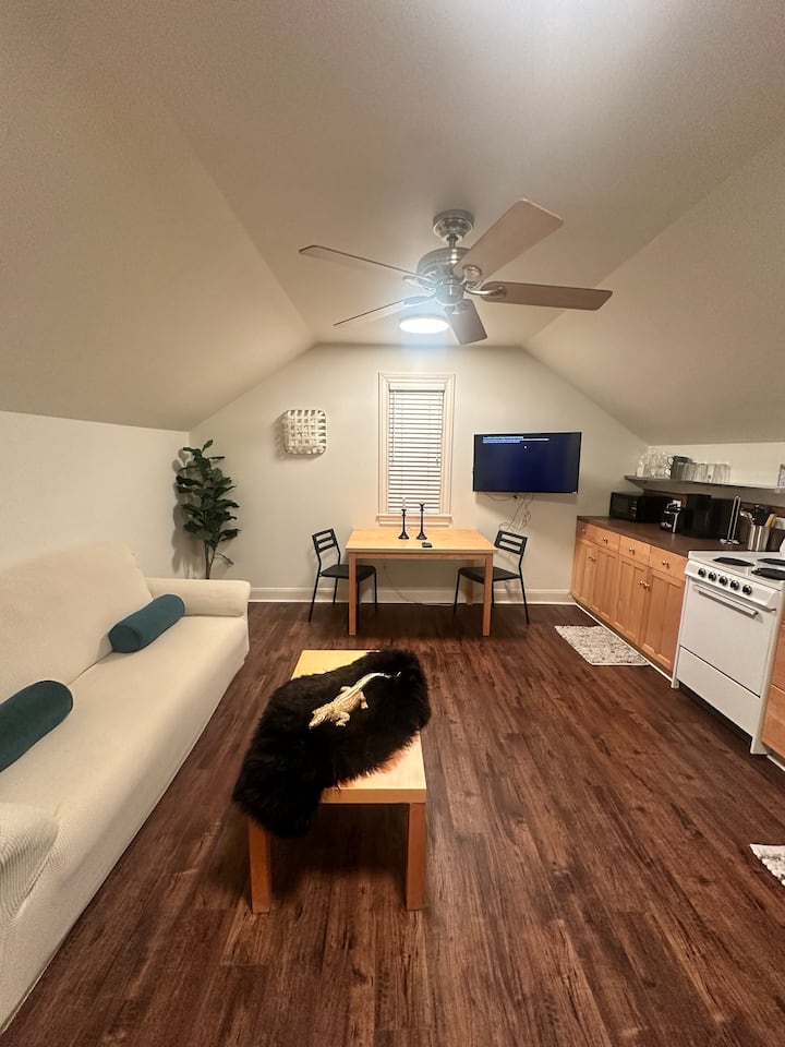 Trendy-attic@ Rice Village - Houston, TX