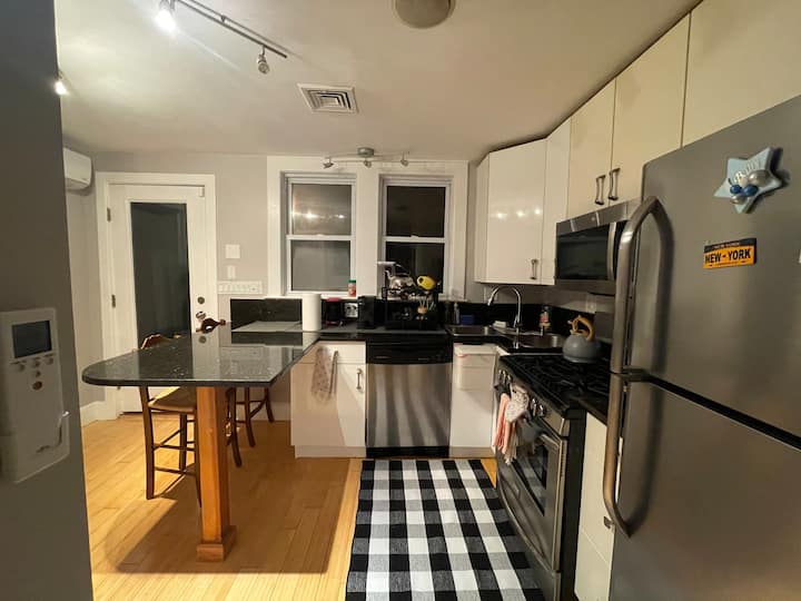 Tiny & Quiet Room W/full Bed In Newton - Concord