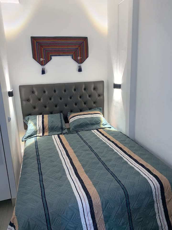 Dpto Ideal Para Familia Corta O Pareja!, 1er Piso! - Lima