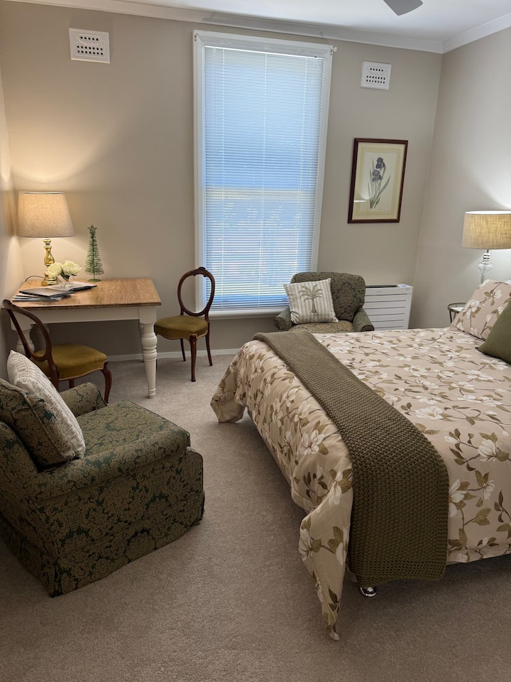 The Pool Suite - The Buchanan 1894 - Parkes