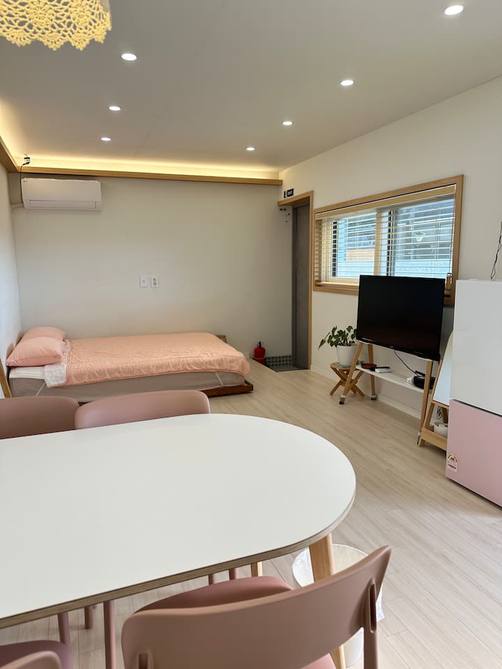 “스테이 하나” 
[편안한 침대&침구] 가성비숙소 - 경주시