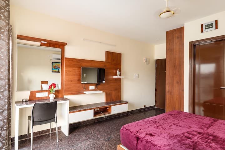 Airy, Ventilated, 1rk With Ac+balcony - Bengaluru