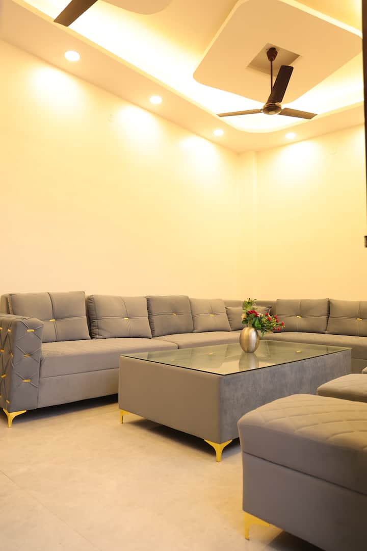 Pr Villa Rohini-4 Bed Room 1 Living Room - Delhi